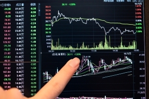 美债收益率创下逾一周新低，为金价提供支撑，黄金ETF基金（159937）盘中飘绿|界面新闻