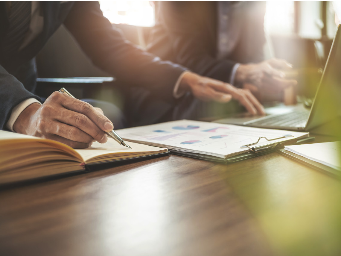 【ETF盘前早报】钢铁ETF(515210)昨日收盘上涨1.07%，成交额超7800万元|界面新闻