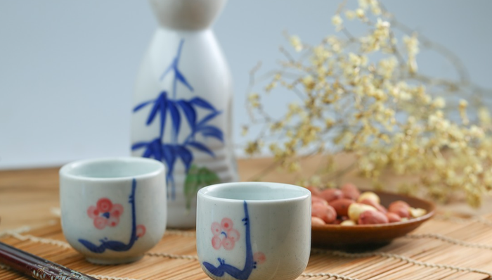 白酒龙头长期依旧稳健，主要消费ETF(159672)上涨2.16%，泸州老窖涨超5%|界面新闻