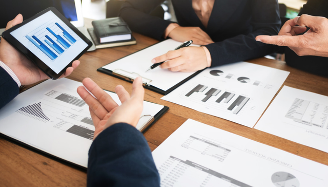 国内AI大模型技术崛起，半导体产业ETF(159582)涨超1%，中巨芯涨超9% | 界面新闻